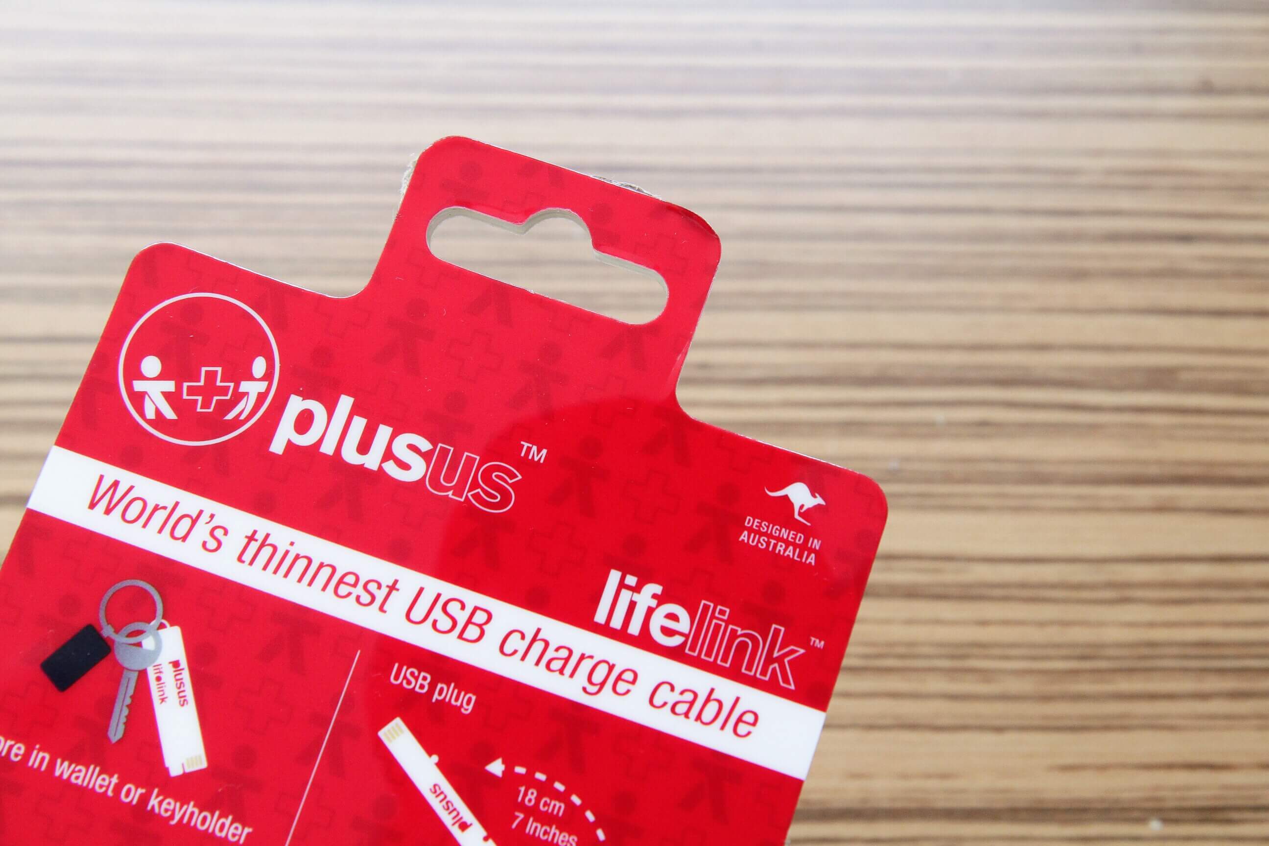 PlusUs LifeCard 全球最薄 行動電源 & LifeLink 全球最薄 充電傳輸線 開箱體驗：只要 6mm，讓你痛快抓寶一整天 ...